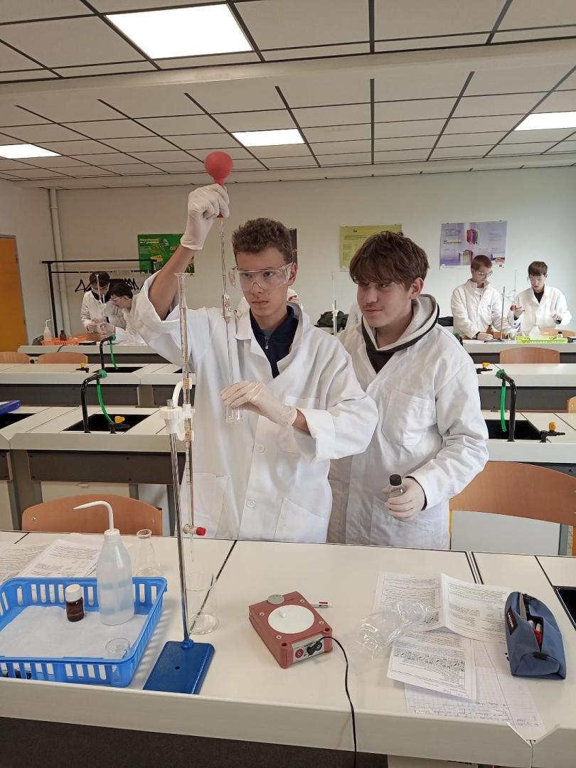 Encore une nouvelle activité expérimentale cette semaine en Sciences et Laboratoire ! - LYCEE ...